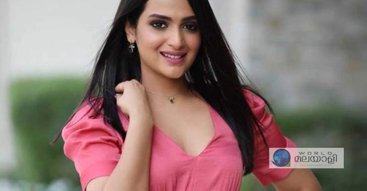 പ്രണയവും തേപ്പും കിട്ടിയില്ലെങ്കിൽ അവർക്ക് എന്തോ കുഴപ്പമുണ്ട് എന്നല്ലേ; ഞാനും നല്ലതുപോലെ ...