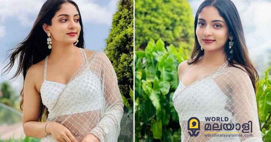 തൂവെള്ള സാരിയിൽ മാലാഖയായി അണിഞ്ഞ് ഒരുങ്ങി ഇഷാനി കൃഷ്ണ; കൂടെ നിന്ന് സുന്ദരിയാക്കിയത് അമ്മ സിന്ധു ...